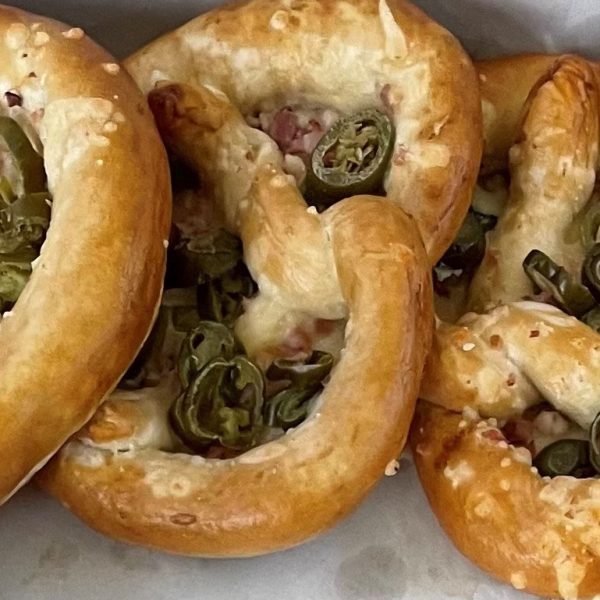 Brezel & Rolls Authentic German Soft Pretzel - King of Cakes